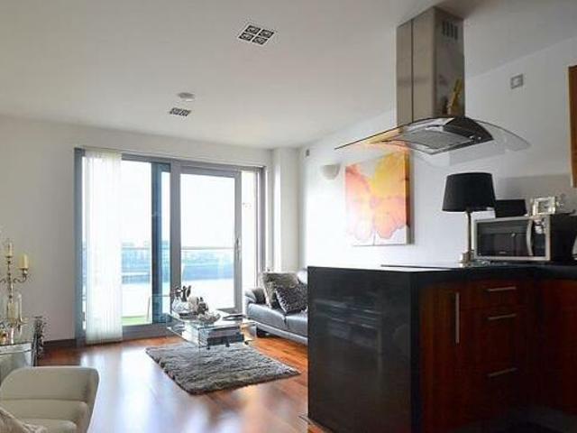2 Bedroom Flat For Rent In Bridges Court Road
