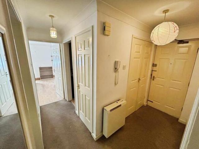2 bedroom flat for rent in Brigadier Close, Manchester, M20