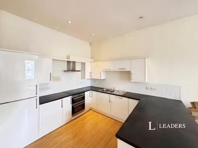 2 bedroom flat for rent in Brighton Place, Brighton, East Susi.
