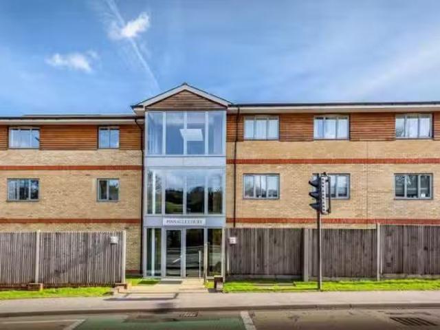 2 bedroom flat for rent in Brighton Road, Coulsdon, CR5