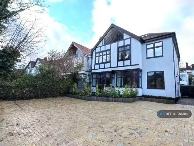 2 bedroom flat for rent in Brighton Road, Purley, CR8
