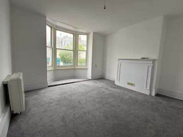 2 bedroom flat for rent in Brighton Road, Worthing, BN11