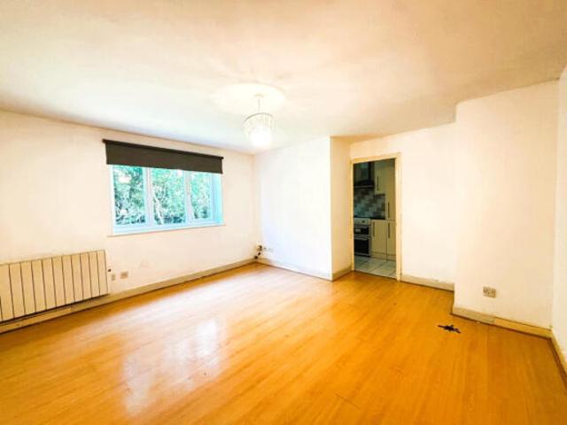 2 bedroom flat for rent in Brindley Close, Perivale, Alperton, HA0