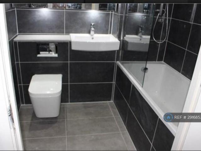 2 bedroom flat for rent in Brisbane Court, Slough, SL1