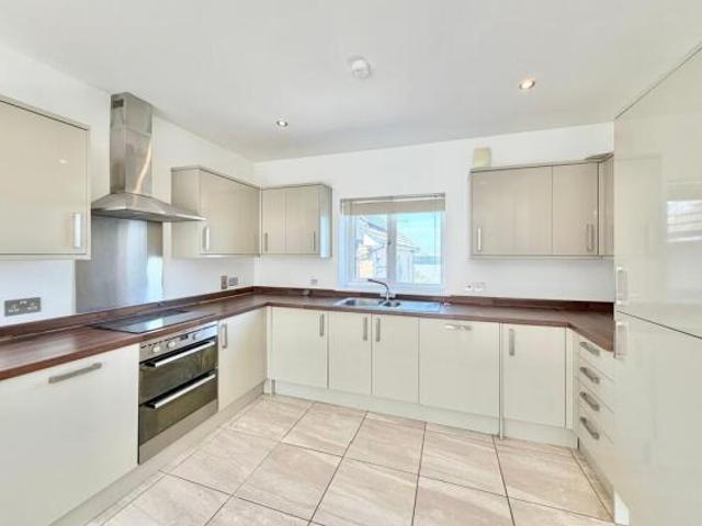 2 bedroom flat for rent in Bunkers Crescent, Bletchley, MK3