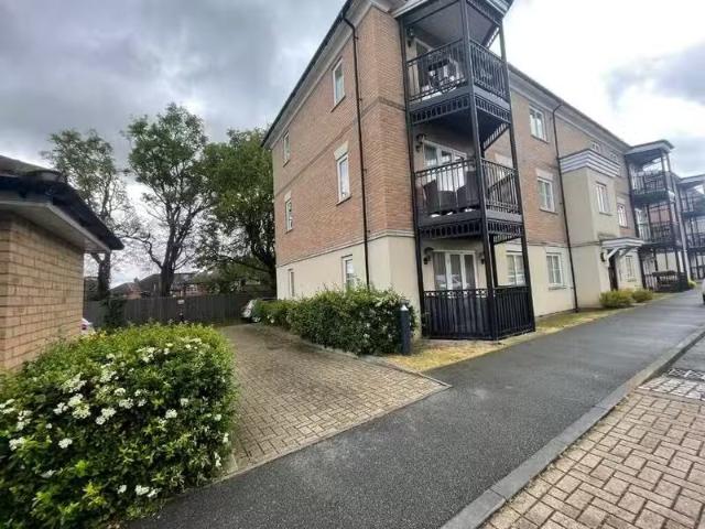 2 bedroom flat for rent in Buckingham Road, Epping, Esinteract.