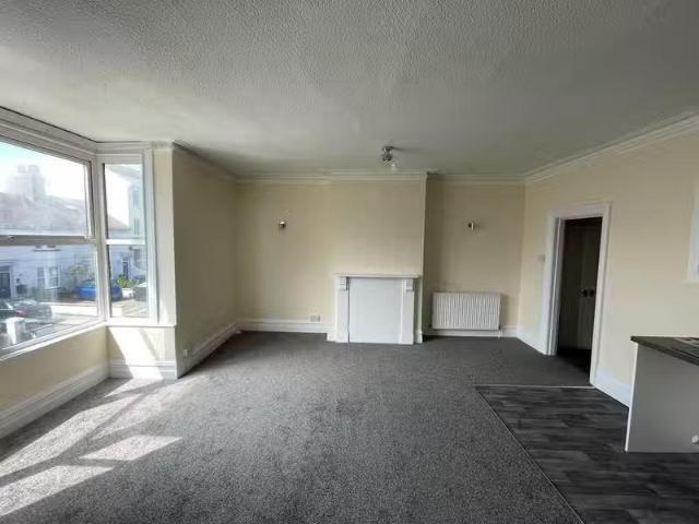 2 bedroom flat for rent in Buckingham Road, Shoreham by Sea, B.