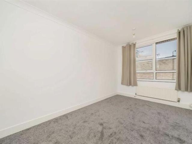 2 bedroom flat for rent in Bucklands Road, Teddington, TW11
