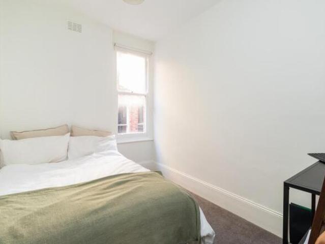 2 bedroom flat for rent in Buer Road, London, SW6