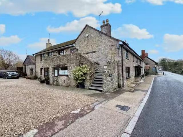 2 bedroom flat for rent in Burton Bradstock, DT6