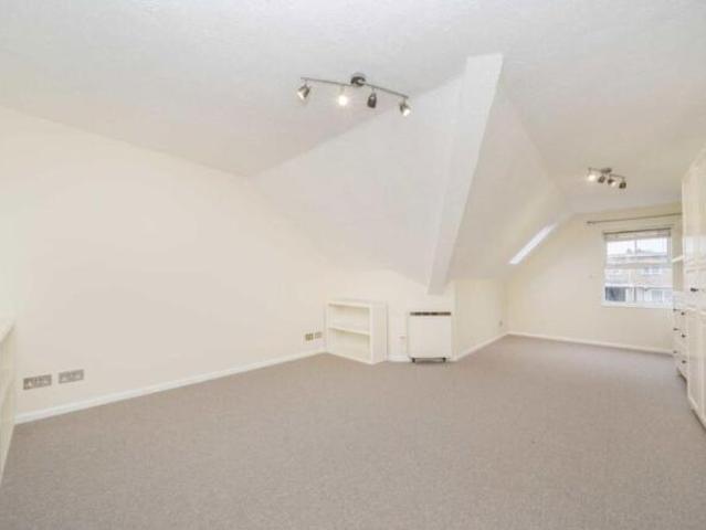 2 bedroom flat for rent in Burghley Hall Close, Wimbledon, SW19