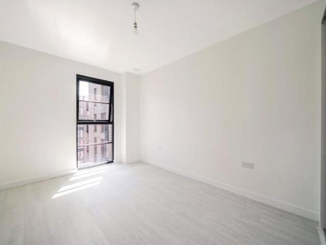 2 bedroom flat for rent in Burlington Road, New Malden, KT3
