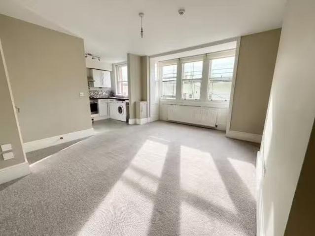 2 bedroom flat for rent in Burlington Street, Brighton, BN2