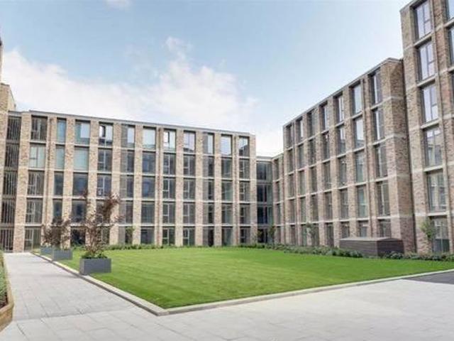 2 bedroom flat for rent in Burlington Square Manchester M15