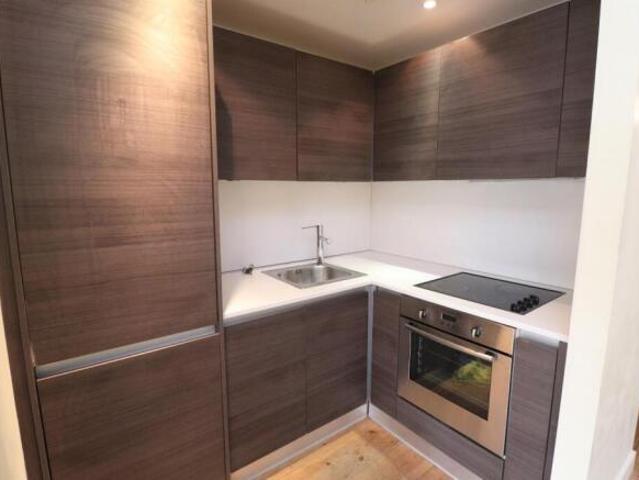 2 bedroom flat for rent in Burnett Street, Bradford, West Yorkshire, BD1