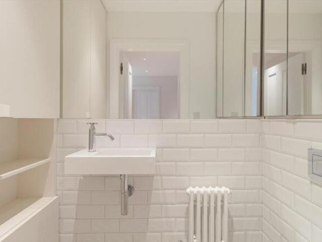 2 bedroom flat for rent in Burnsall Street, London SW3
