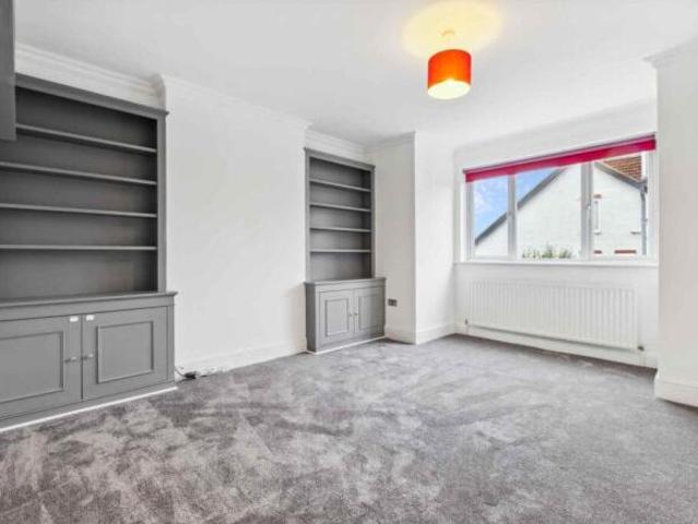2 bedroom flat for rent in Burntwood Lane, Wandsworth, SW17