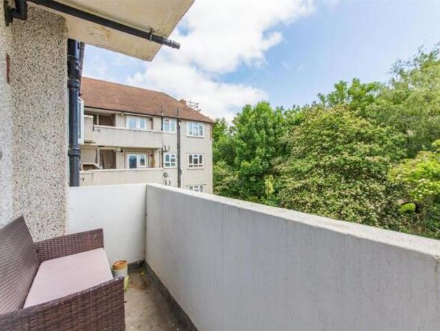2 bedroom flat for rent in Burntwood Court, London SW17