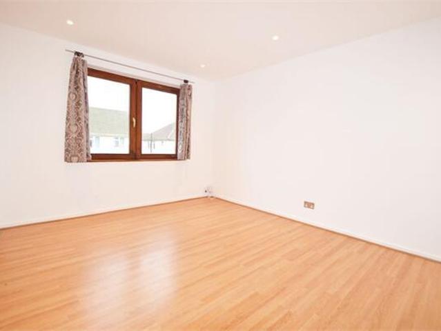 2 bedroom flat for rent in Burr Close, Bexleyheath, DA7