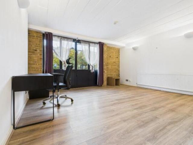 2 bedroom flat for rent in Burrells Wharf Square, London, E14