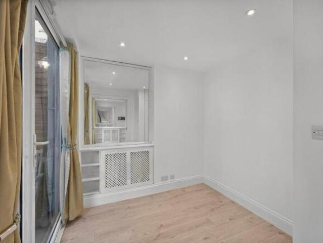 2 bedroom flat for rent in Burstock Road, Putney, SW15