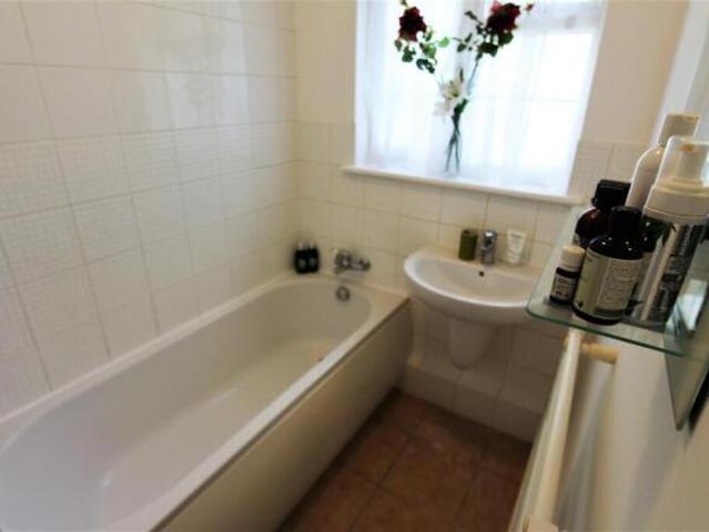 2 bedroom flat for rent in Bush Court, Crown Lane, Southgate, N14
