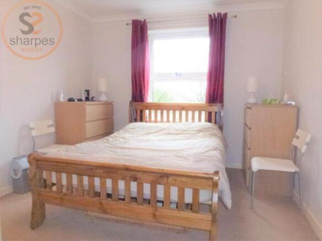2 bedroom flat for rent in Byegrove Road, Colliers Wood, London, SW19