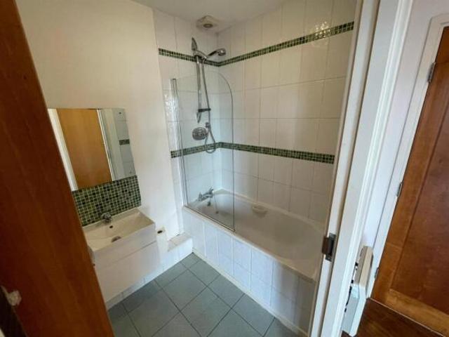 2 bedroom flat for rent in Byron Street, Leeds, LS2