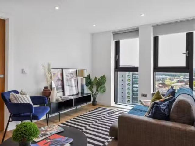 2 bedroom flat for rent in C95, Castle Park View, Castle Stree.