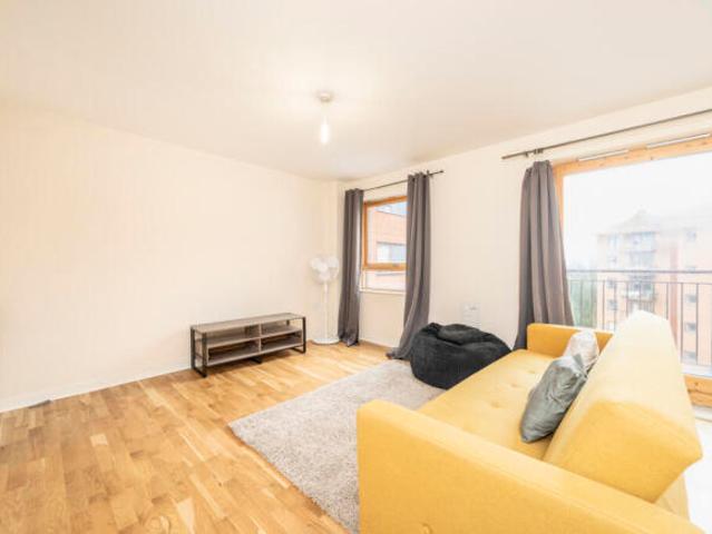 2 bedroom flat for rent in Cam Road, London, E15