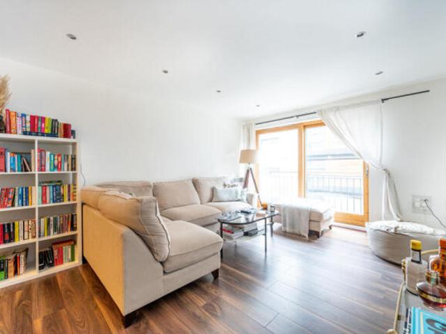 2 bedroom flat for rent in Cam Road, Stratford, London, E15