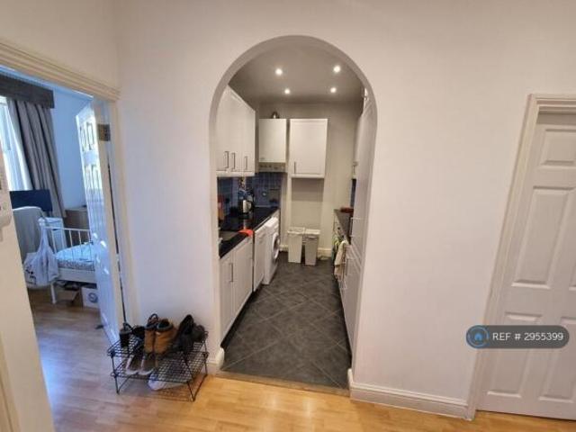 2 bedroom flat for rent in Cambridge Gardens, London, W10