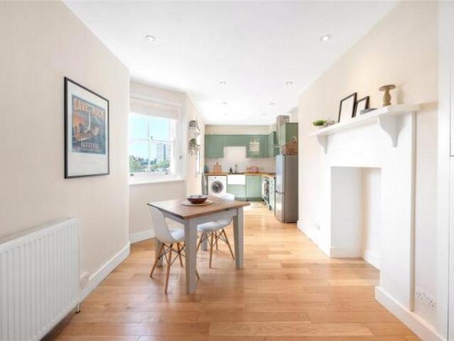 2 bedroom flat for rent in Cambridge Road, Battersea, SW11