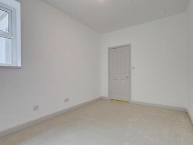2 bedroom flat for rent in Cambridge Road, Southend on sea, SS1