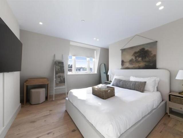 2 bedroom flat for rent in Camden High Street, London, NW1