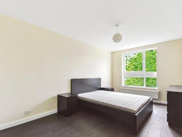 2 bedroom flat for rent in Camden Road, Camden, NW1
