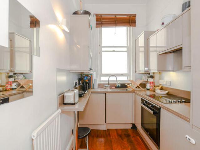 2 bedroom flat for rent in Camden Road, Camden, NW1
