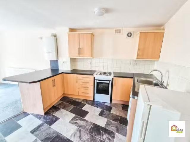 2 bedroom flat for rent in Cameron Road, Ilford, IG3