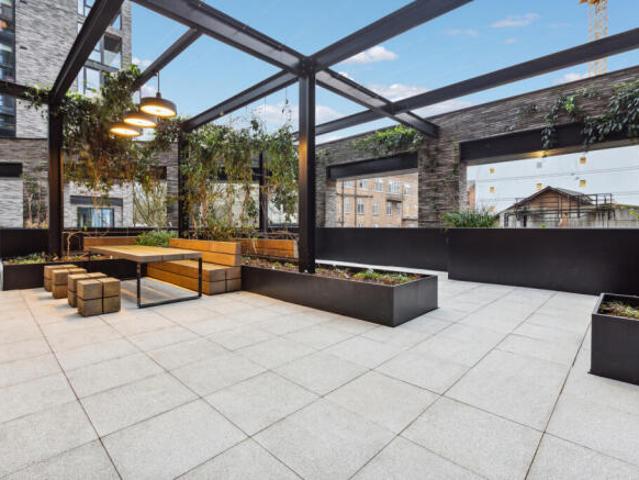 2 bedroom flat for rent in Camley Street, King Cross, N1C