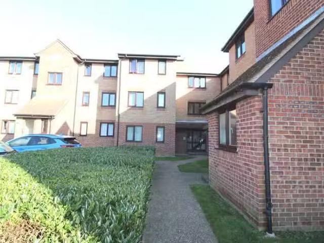 2 bedroom flat for rent in Campernell Close, CO7