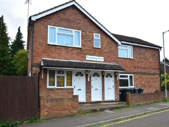 2 bedroom flat for rent in Canterbury Court, Canterbury Close, Luton, LU3