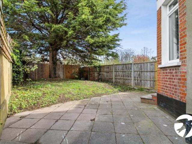 2 bedroom flat for rent in Canadian Avenue, London, SE6