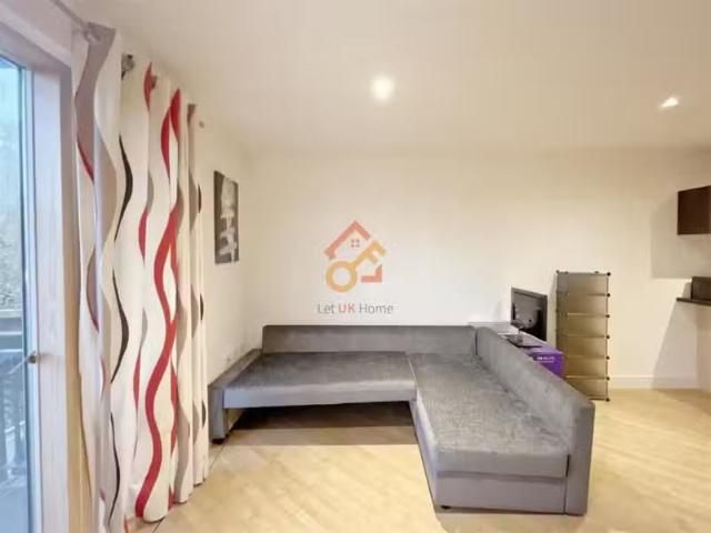 2 bedroom flat for rent in Canal Wharf, 14 Waterfront Walk, Bi.