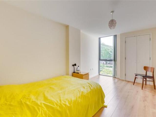 2 bedroom flat for rent in Canalside Square, Islington, N1