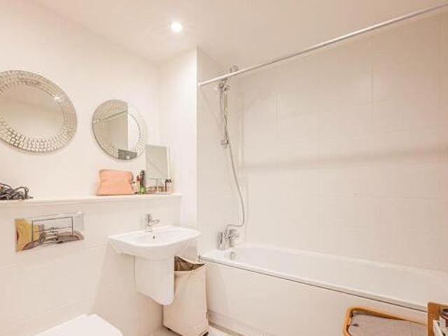 2 Bedroom Flat For Rent In Canary Wharf, London