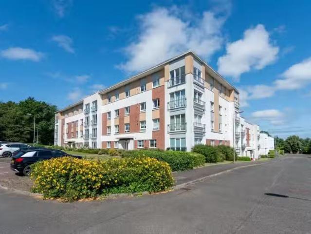 2 bedroom flat for rent in Canniesburn Quadrant, Bearsden, Eas.