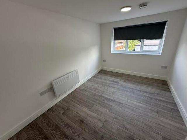 2 bedroom flat for rent in Cannock Road, Wolverhampton, WV10