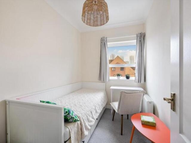 2 bedroom flat for rent in Cadnam Lodge, Schooner Close, London, E14
