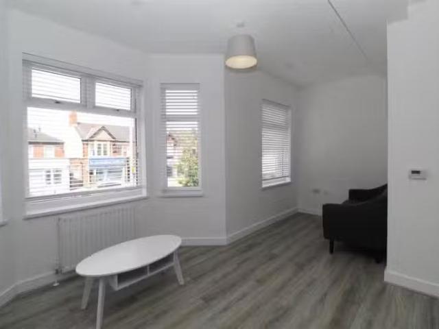 2 bedroom flat for rent in Caerphilly Road, Birchgrove, Cardif.