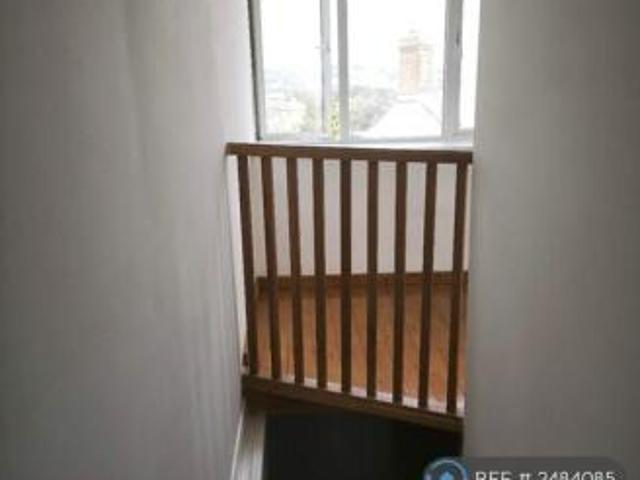 2 bedroom flat for rent in Calverley, Pudsey, LS28